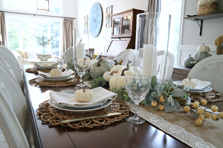Easy pumpkin tablescape for fall - Willow Bloom Home
