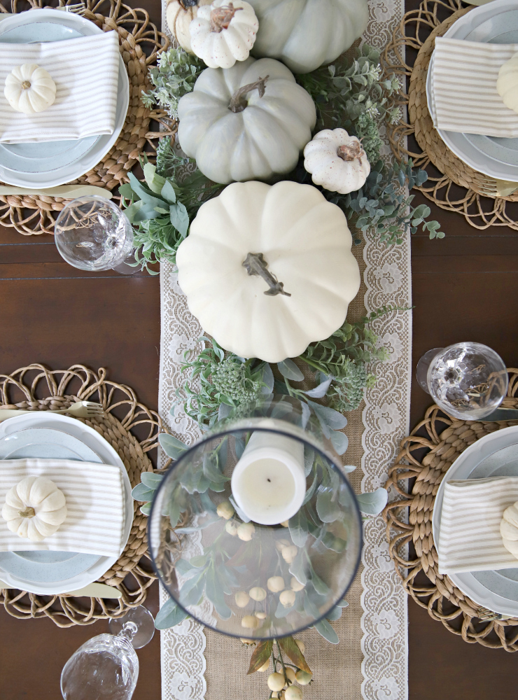 Easy pumpkin tablescape for fall - Willow Bloom Home