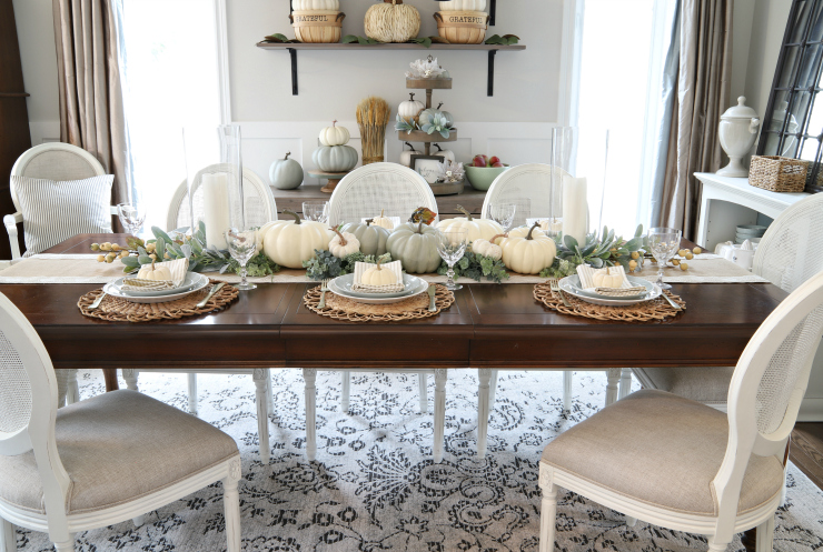 Easy pumpkin tablescape for fall - Willow Bloom Home