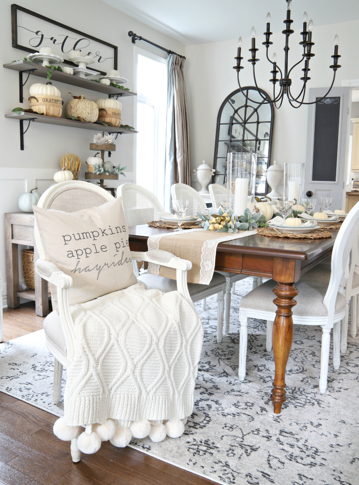 Easy pumpkin tablescape for fall - Willow Bloom Home