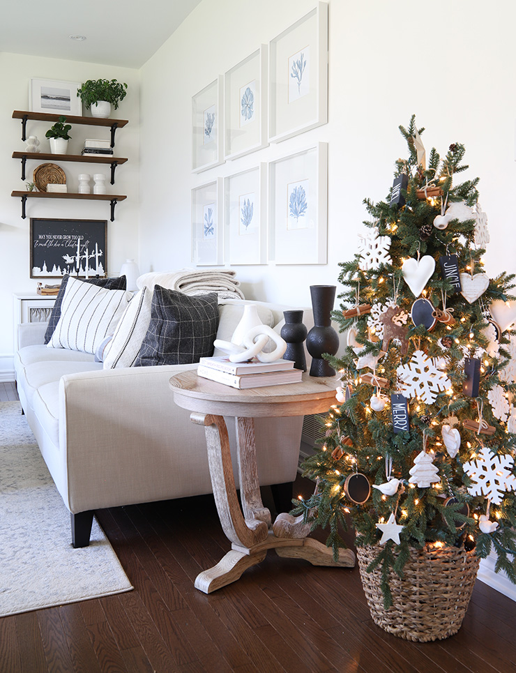 Beautiful And Simple Christmas Décor - Willow Bloom Home